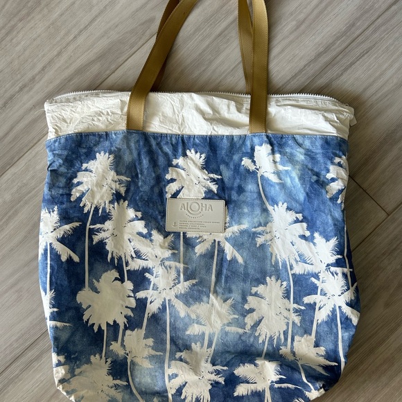 ALOHA Collection | Bags | Aloha Collection Blue And White Palm Tote ...